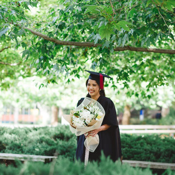 Professional Graduation Photoshoot Services | SweetEscape