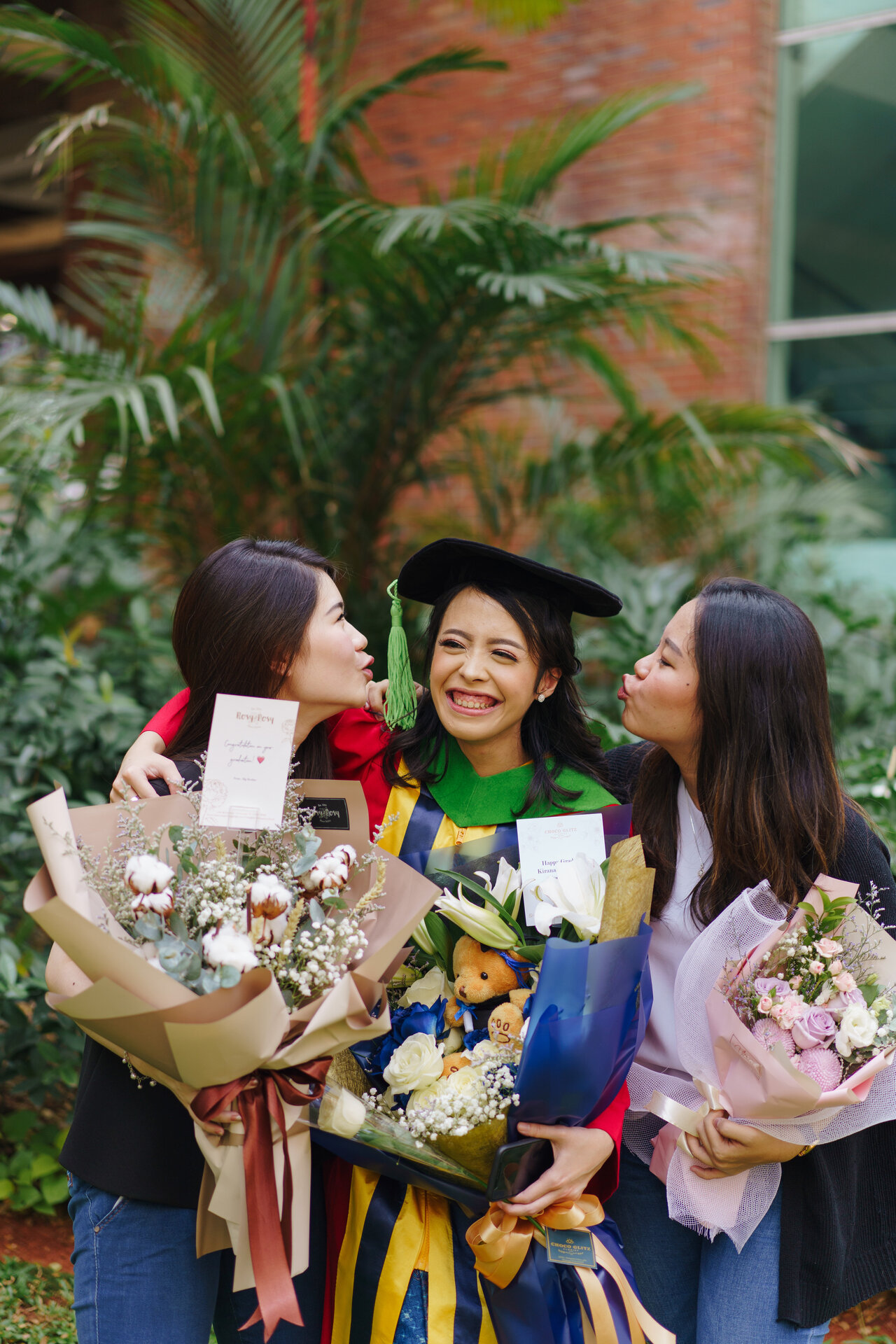Professional Graduation Photoshoot Services | SweetEscape